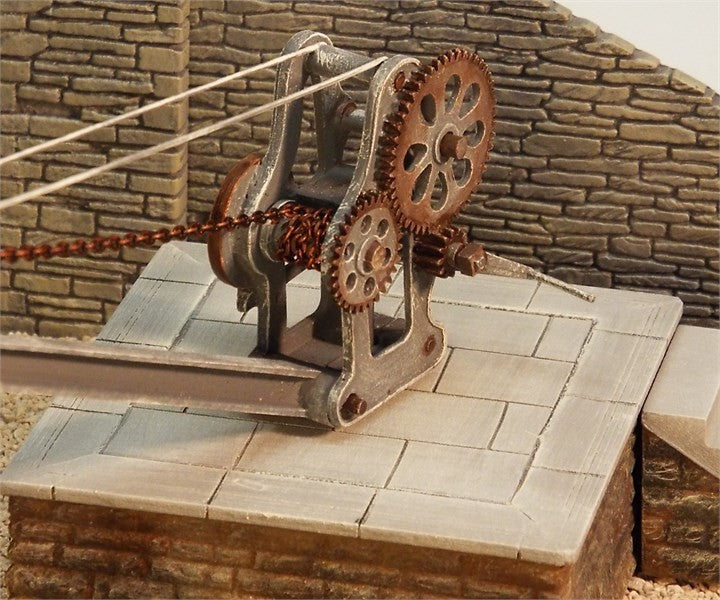 2 Ton Yard Crane on Stone Plinth – Skytrex